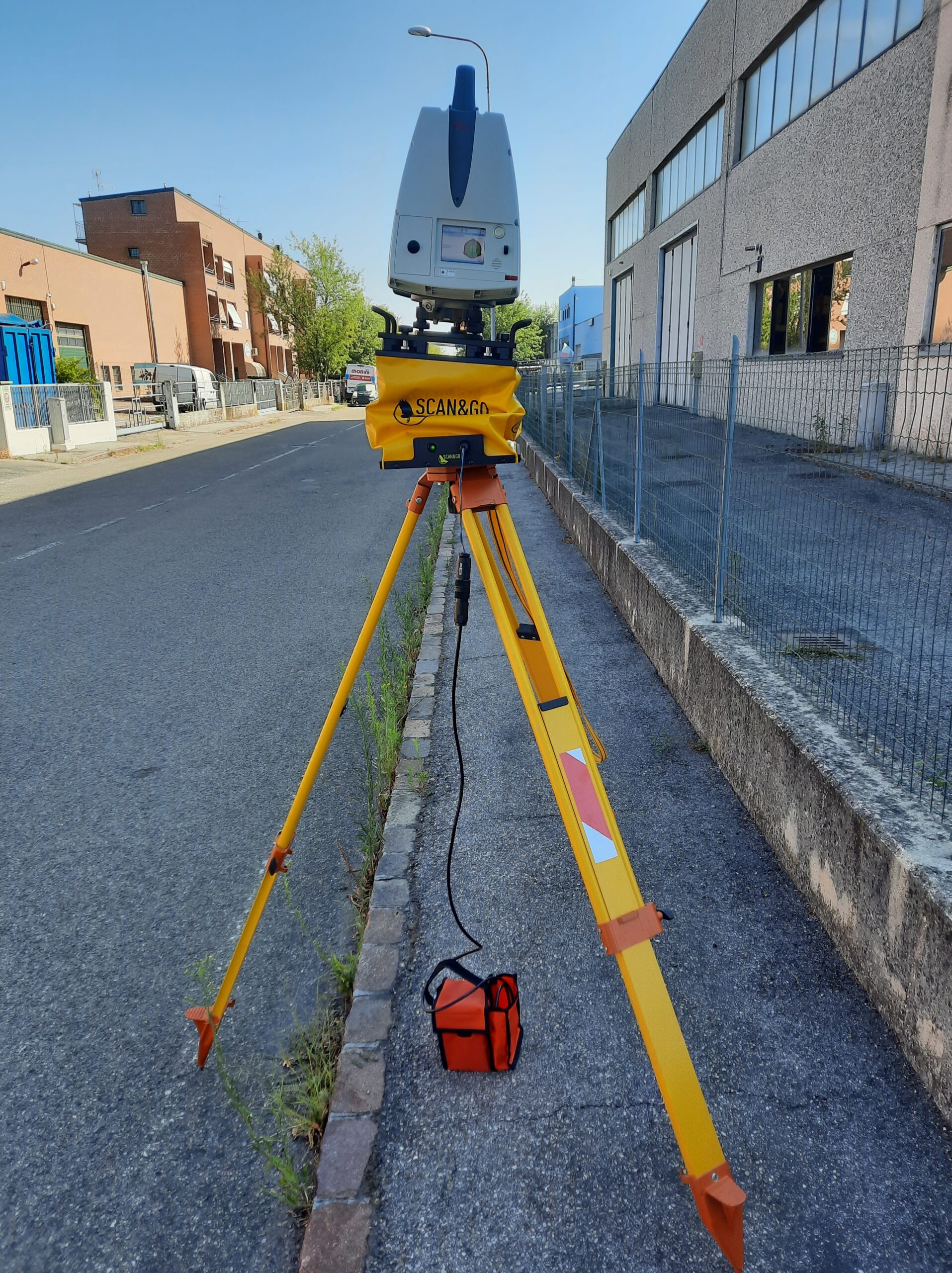 Plate-forme autonivelante pour scanner laser et station totale LEVEL PLANE 21 BLUETOOTH - e-prisme